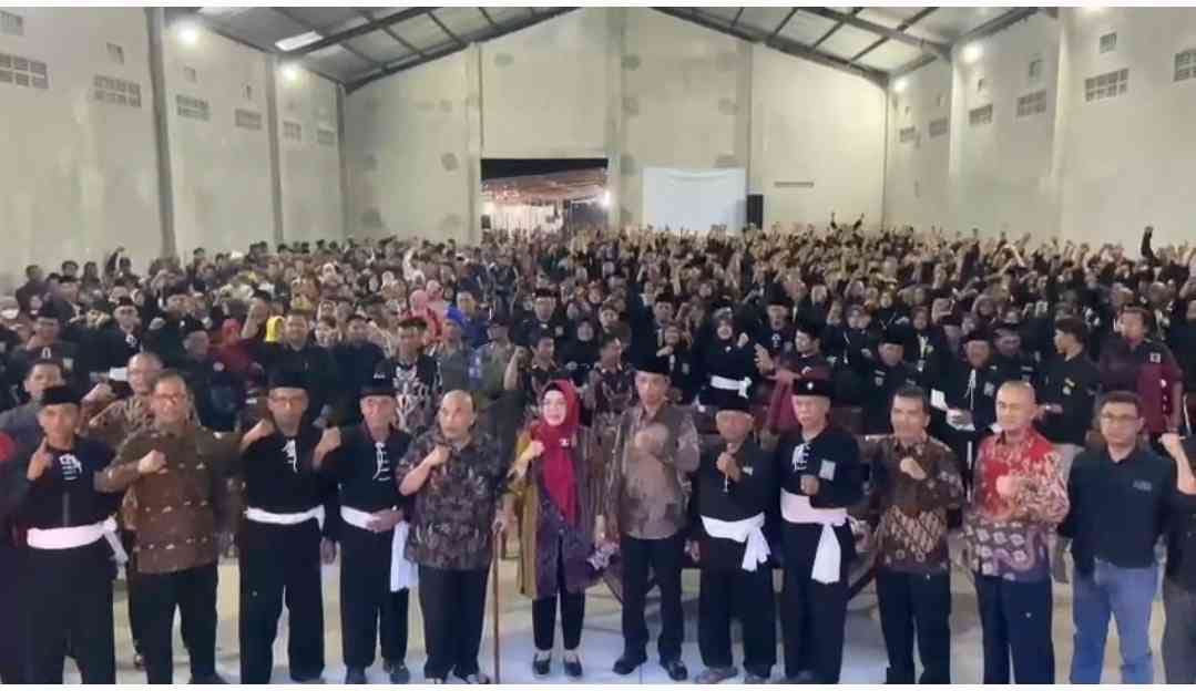 Hadiri Pengesahan Warga Warga Baru Tahun 2023, Bupati Etik Suryani Ajak PSHT Samakan Persepsi ...